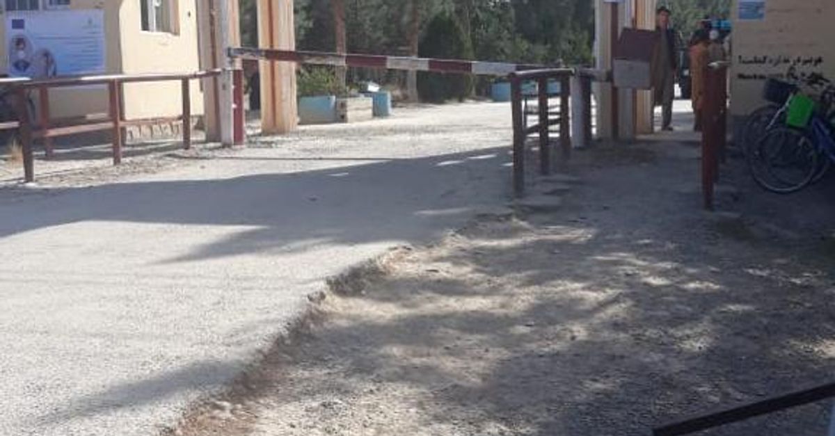 ادامه فارسیستیزی طالبان؛ در لوحه جدید دانشگاه تخار پوهنتون جای