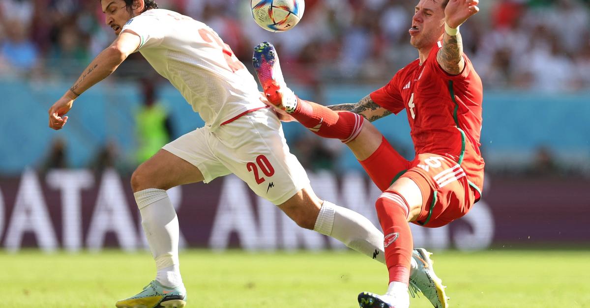 Iran's Football Team Sings Anthem Amid Jeers From Spectators