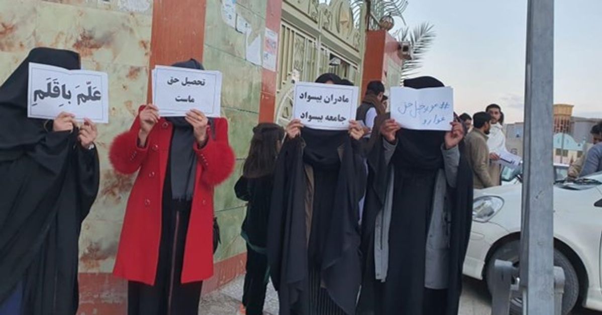 تجمع اعتراضی دانشجویان دختر در نیمروز ممنوعیت تحصیل زنان نه معقول است