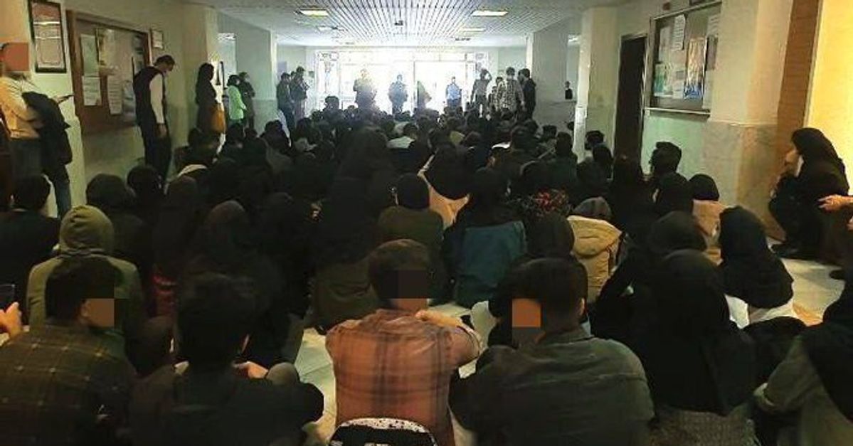 خیزش انقلابی؛ اعتصاب کسبه، تجمع در شهرها و دانشگاه‌ها و فراخوان تظاهرات