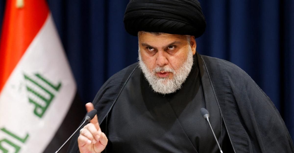 مقتدی صدر، روحانی شیعه عراقی، نسبت به گسترش عمامه‌پرانی به عراق ابراز