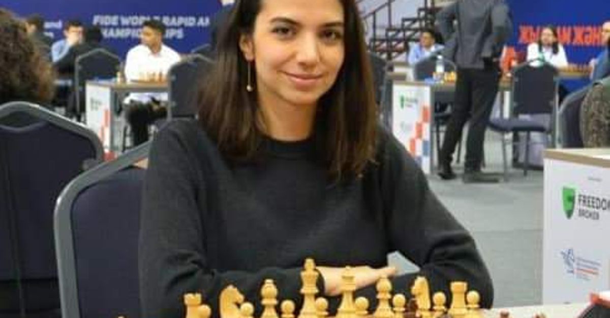 Iranian Chess Grand Master Removes Hijab In Solidarity With Popular ...