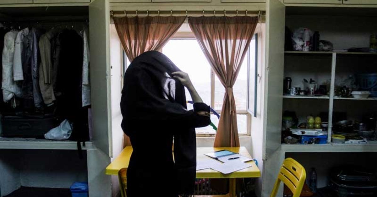 احضار گسترده دختران خوابگاه دانشگاه چمران به دلیل رعایت نکردن پوشش اجباری