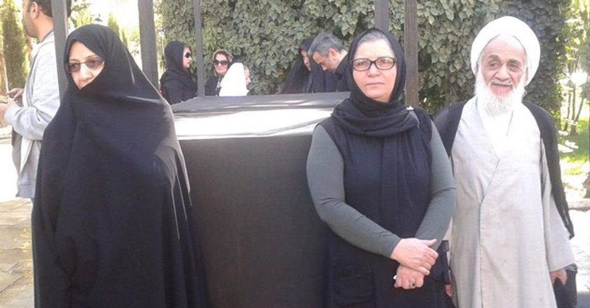 شقيقة خامنئيأتمنى أن أرى انتصار الشعب على النظام الاستبدادي في إيران
