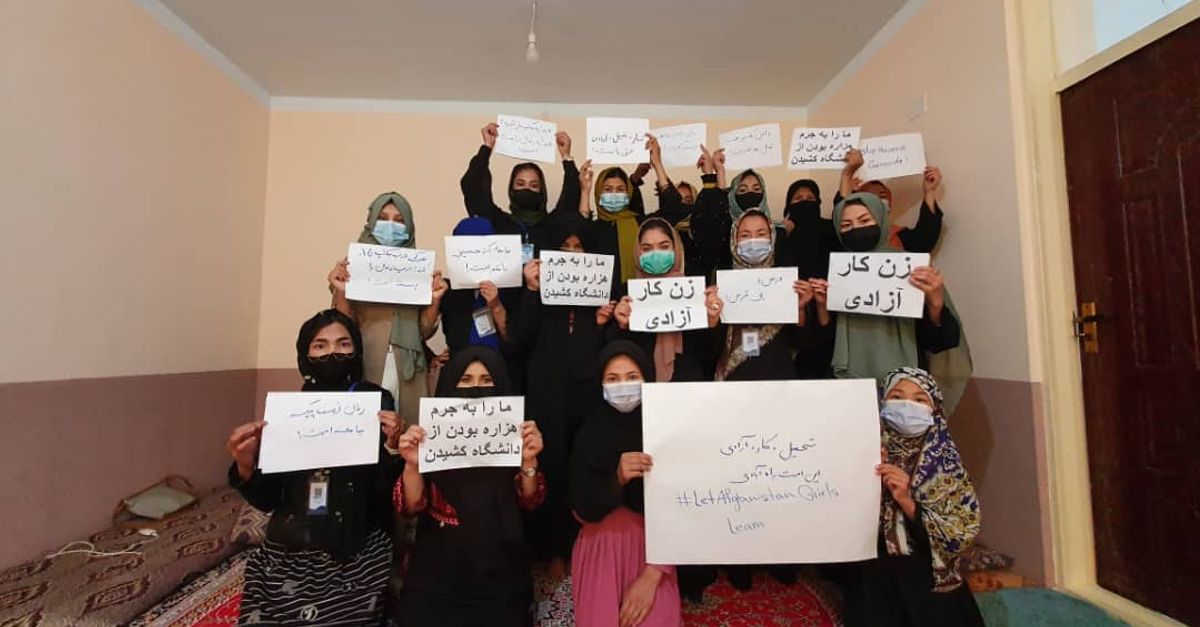 جنبش زنان خود جوش جهان نه تنها در برابر اعمال طالبان سکوت کرده بلکه