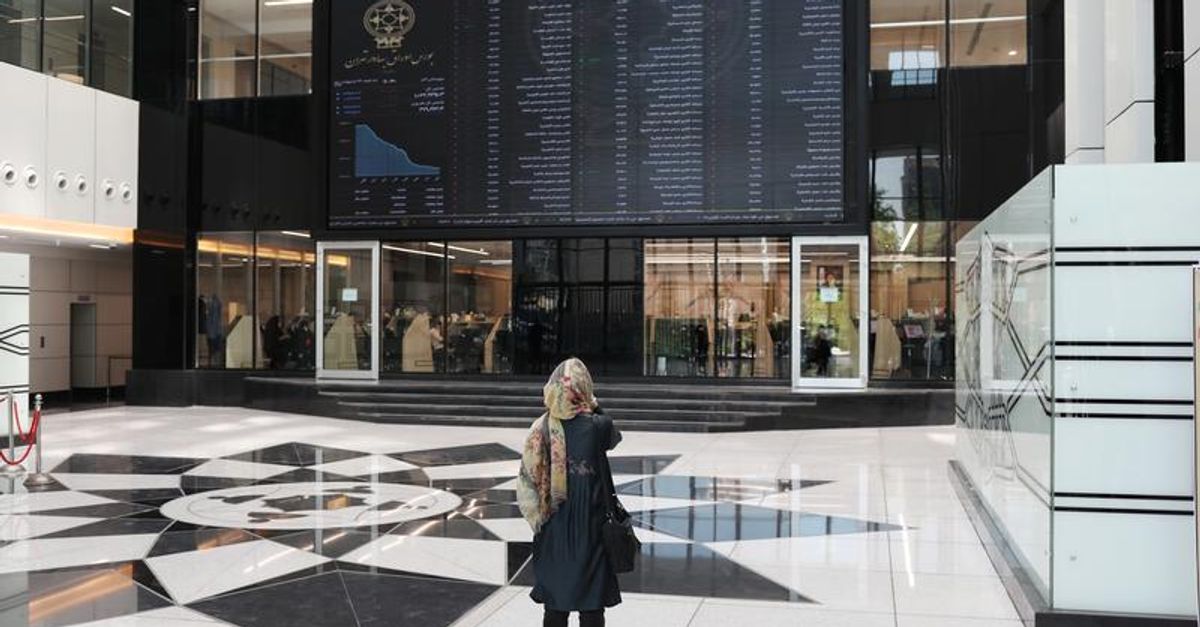 Tehran Stock Exchange Ailing Again After Investors Flee In Droves