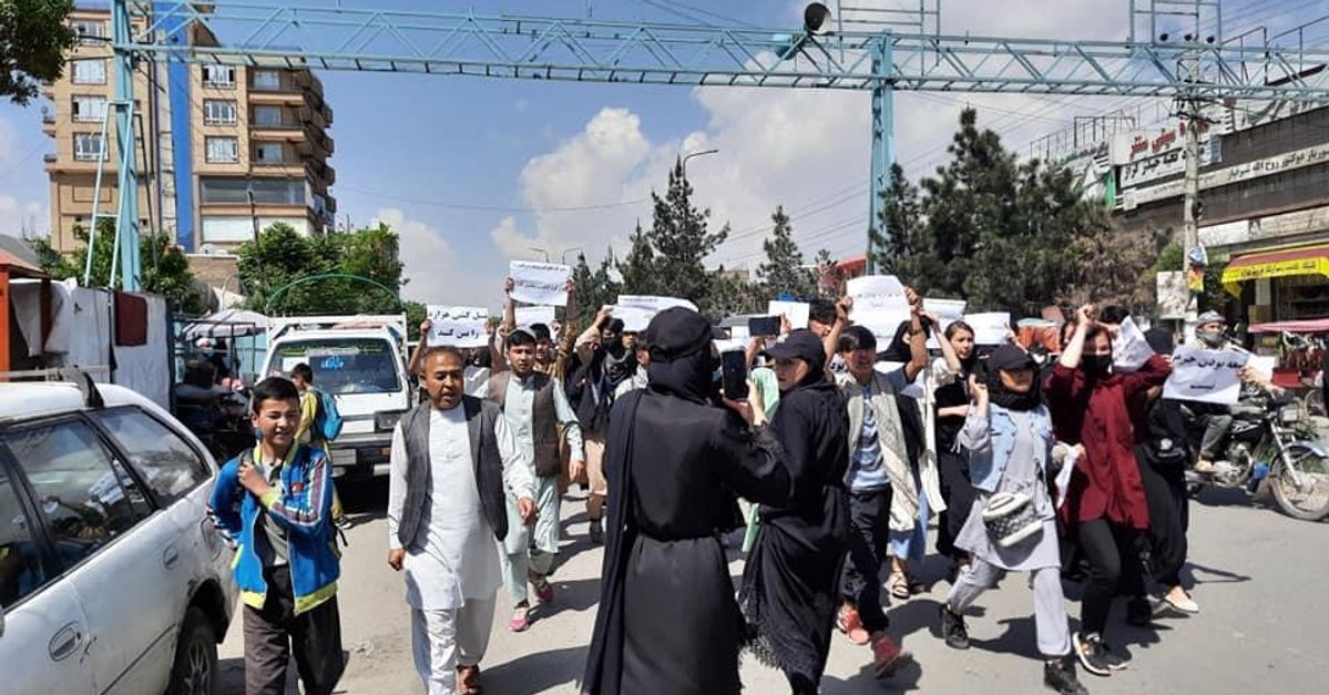 طالبان راهپیمایی مسالمتآمیز اعتراض به کشتار هزارهها را سرکوب کردند