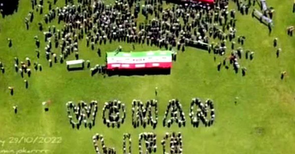 زنجیره انسانی علیه جمهوری اسلامی در بیش از ۸۰ شهر جهان؛ انقلاب ایران را به رسمیت بشناسید