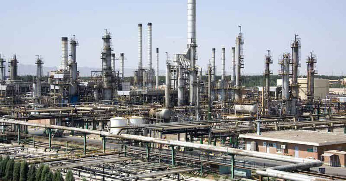 Blast Rocks Iran’s Oldest Oil Refinery Near Persian Gulf